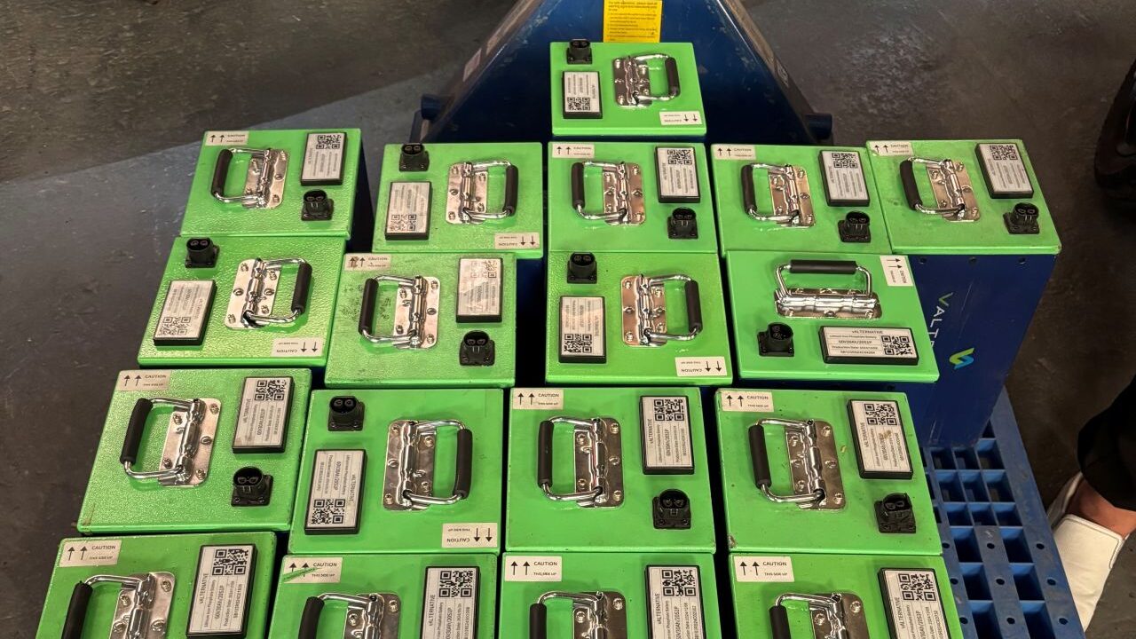 Zero to full in 60 seconds — Electric delivery bikes taking over in ...